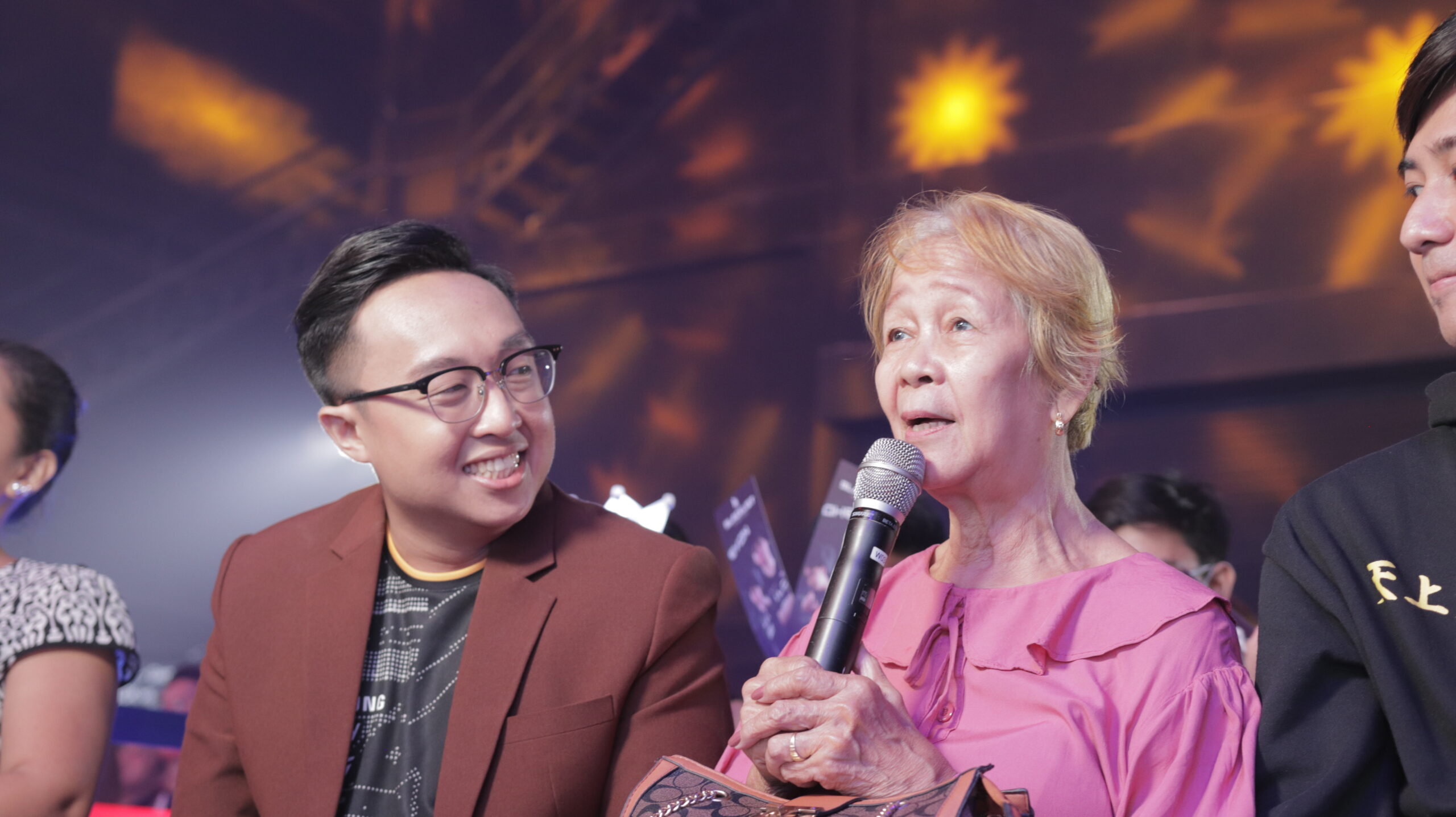 Meet Lola Gaming: The 74-Year-Old Mobile Legends Streamer