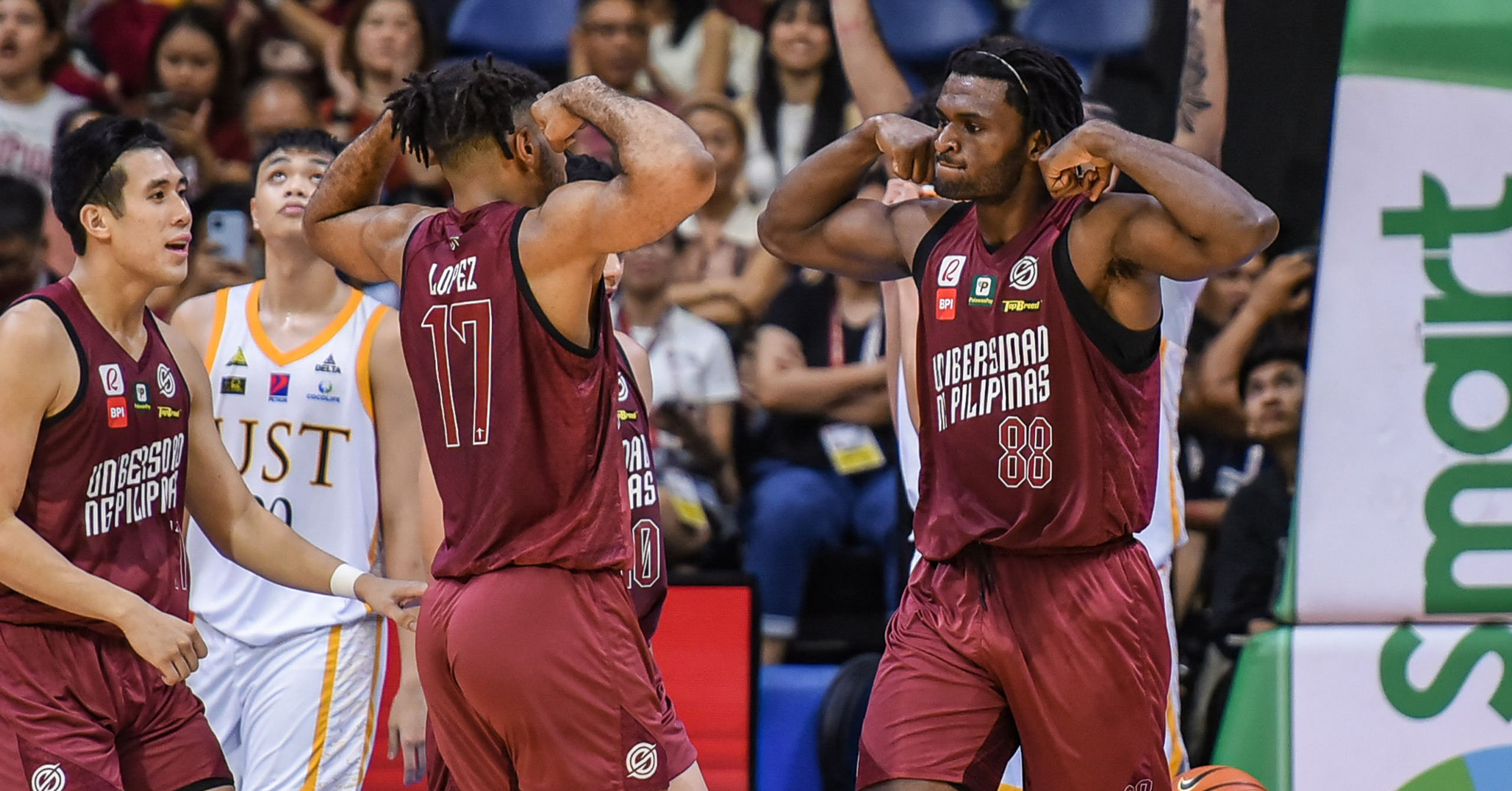 Fighting Maroons Prepare for Clash With Green Archers